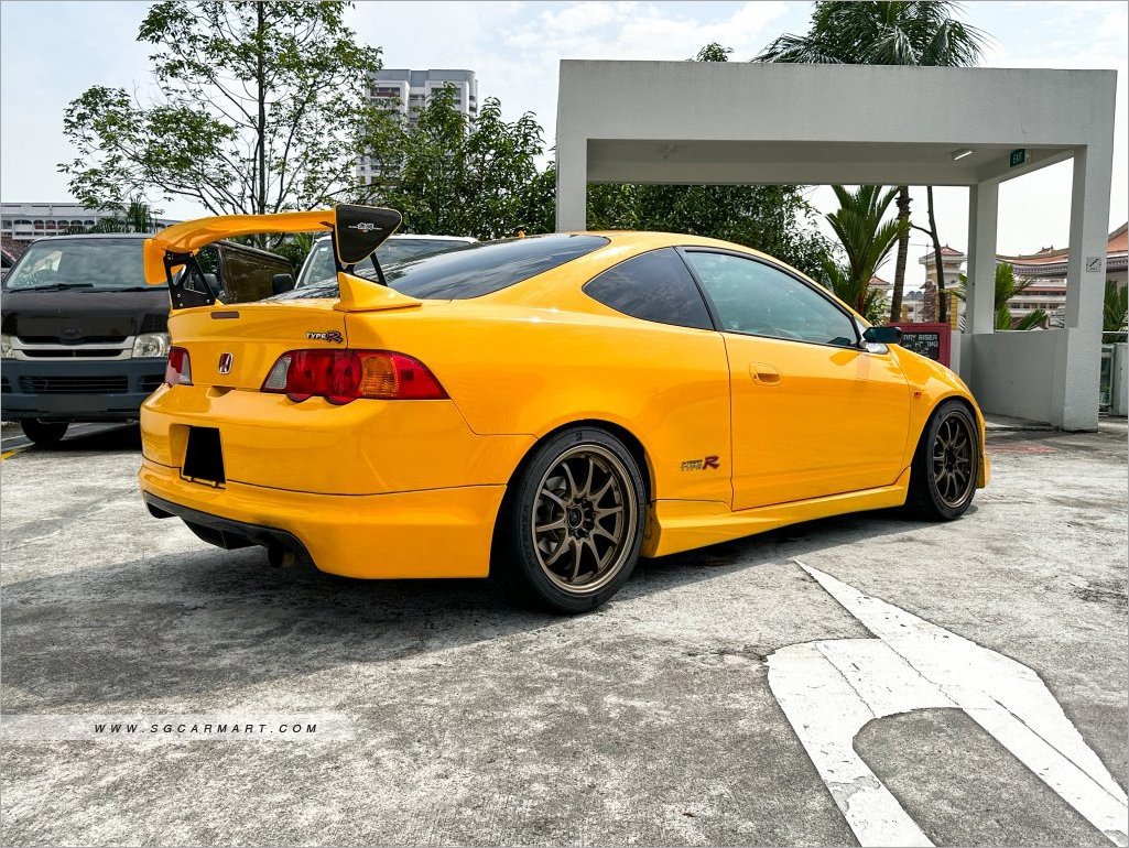 2025 Toyota Prius brings the Karashi yellow exterior color to the U.S ...