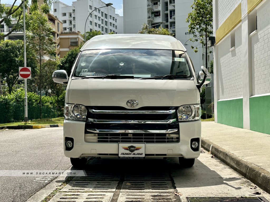 2018 Toyota Hiace Commuter 3.0A GL Photos & Pictures Singapore - Sgcarmart