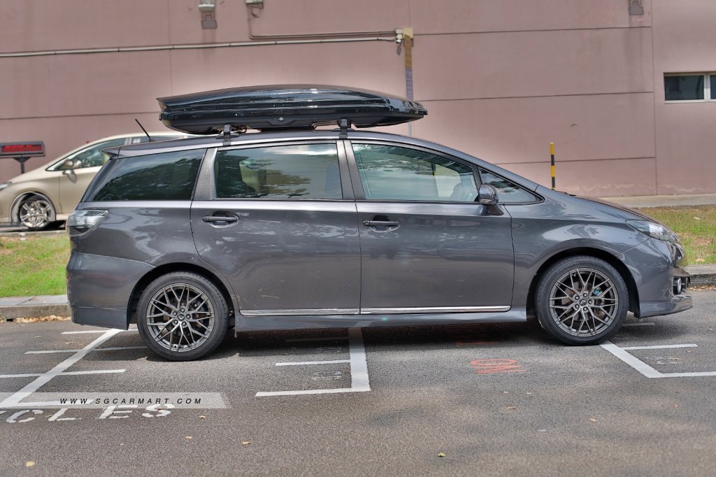 Toyota wish roof box store