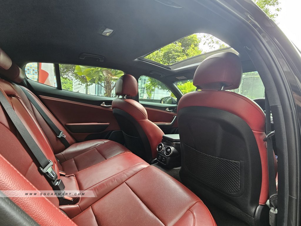 Kia Stinger 2.0A Sunroof