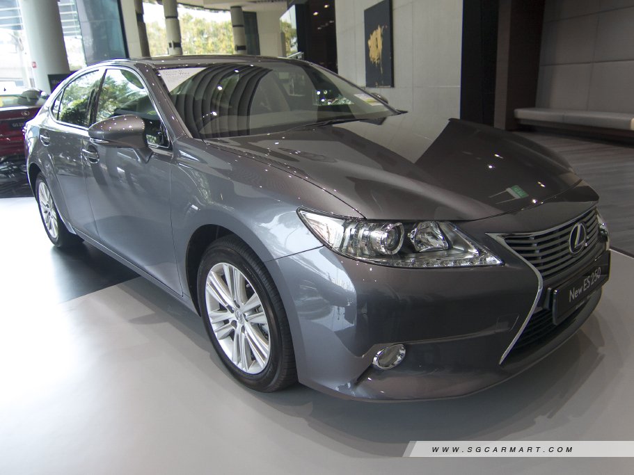 New Lexus ES 250 Photos, Photo Gallery - Sgcarmart