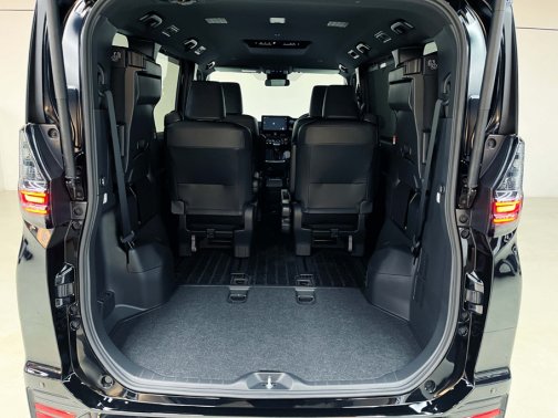 New Toyota Voxy Hybrid Photos, Photo Gallery - Sgcarmart