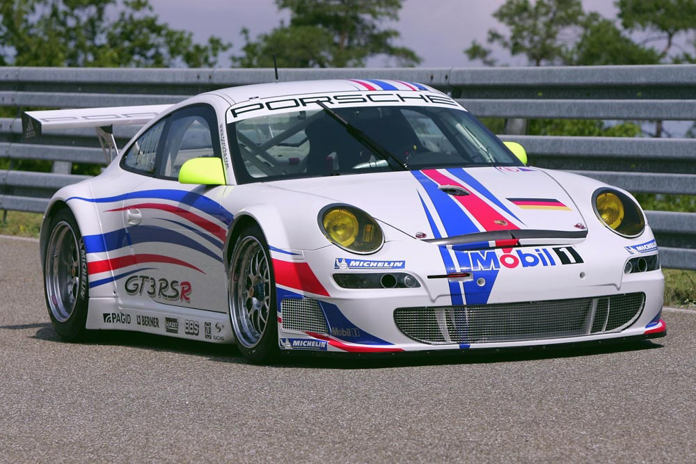 New Porsche 911 GT3 RSR race car makes circuit debut - Sgcarmart