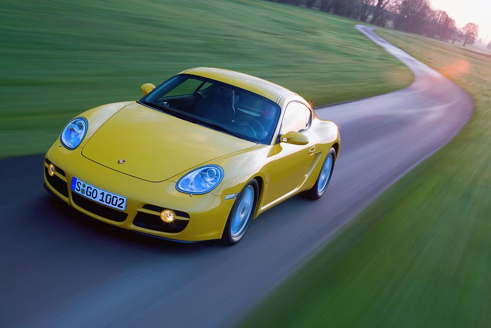 Four Porsche models debut at the "Mondial de l’Automobile" - Sgcarmart