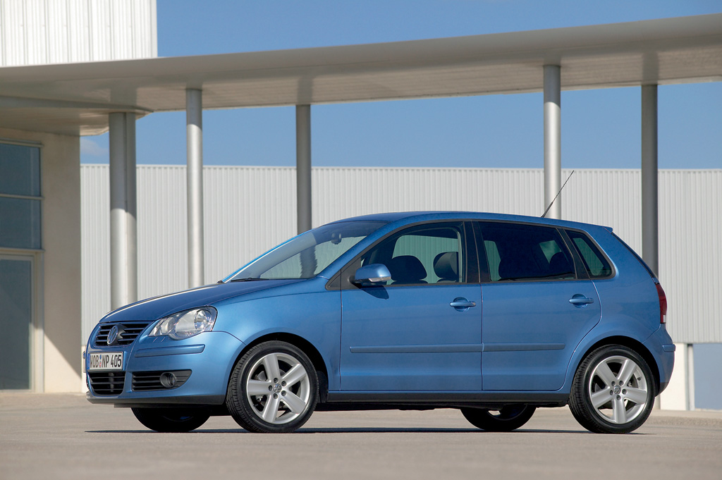 Mid-class comfort and convenience in the Volkswagen Polo 6-speed auto ...