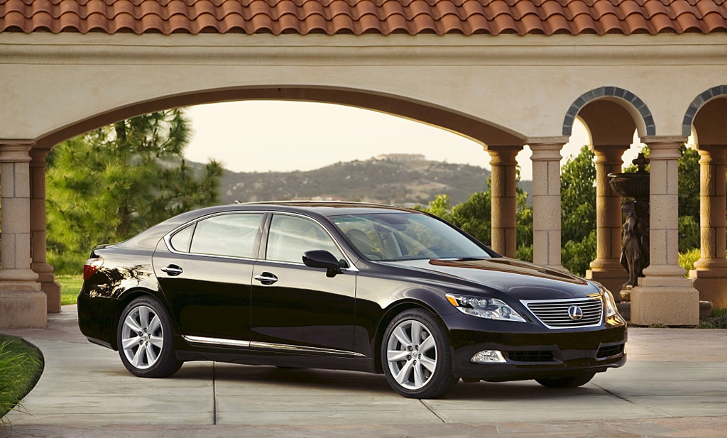 European premiere for the Lexus LS 600h - Sgcarmart