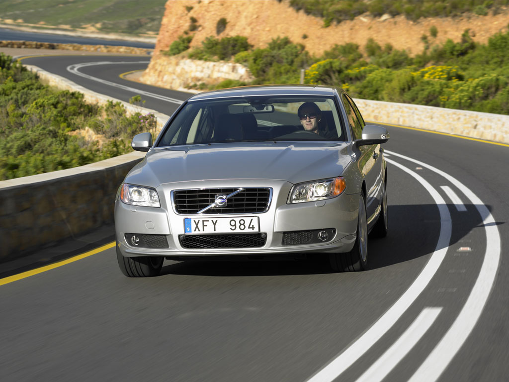 All Wheel Drive and six cylinders a new combination for the Volvo S80 ...