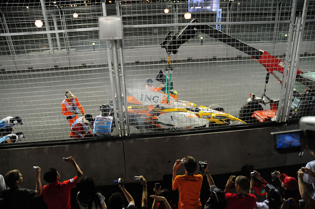 Alonso picks up first win at the inaugural Singapore GP - Sgcarmart