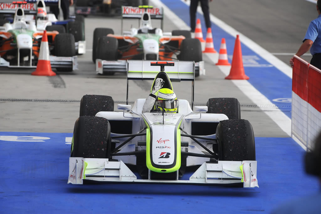 Bridgestone looks at Bahrain's tyres - Sgcarmart