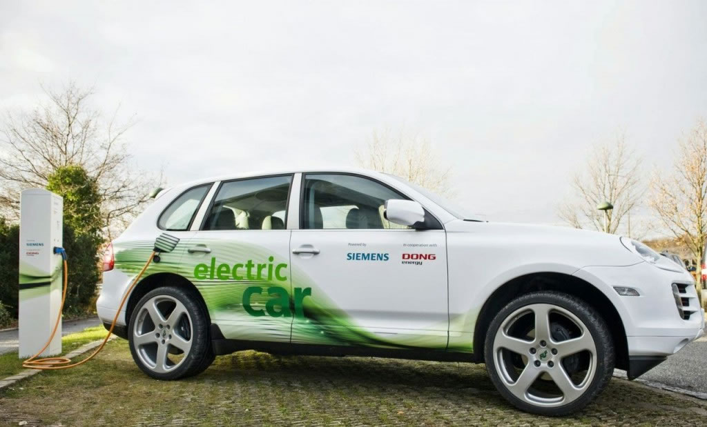 RUF presents the Porsche Cayenne-based eRUF Stormster Electric Vehicle ...