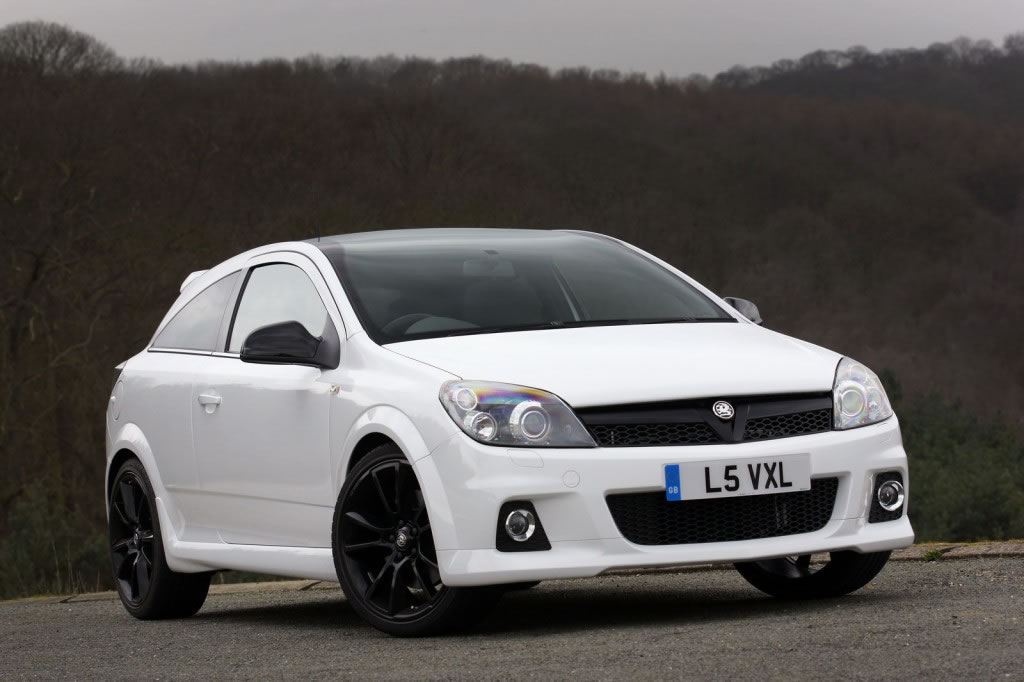 Vauxhall releases the Astra VXR Arctic Edition - Sgcarmart