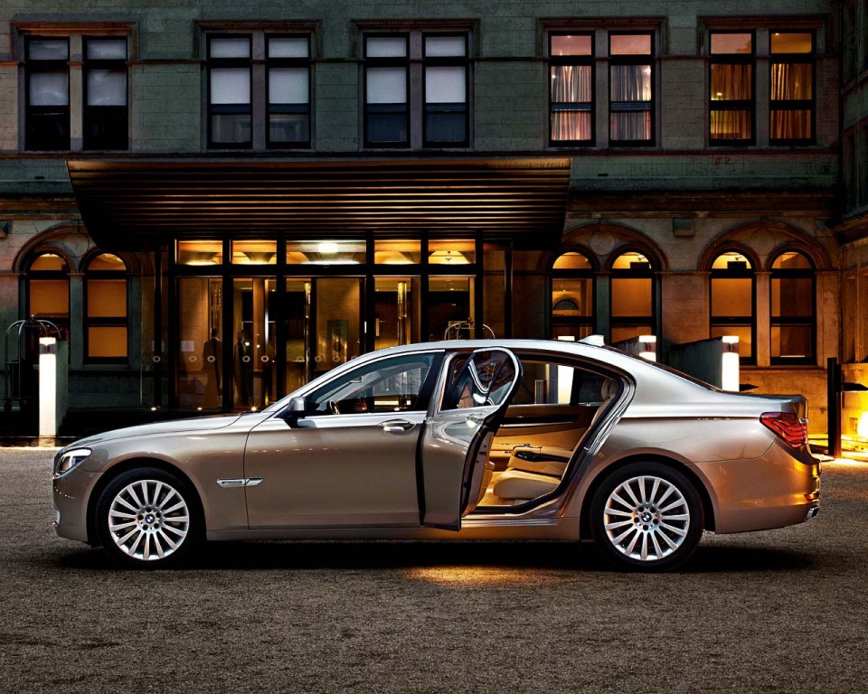 Choice rides in BMWs for VIP guests of Marina Bay Sands