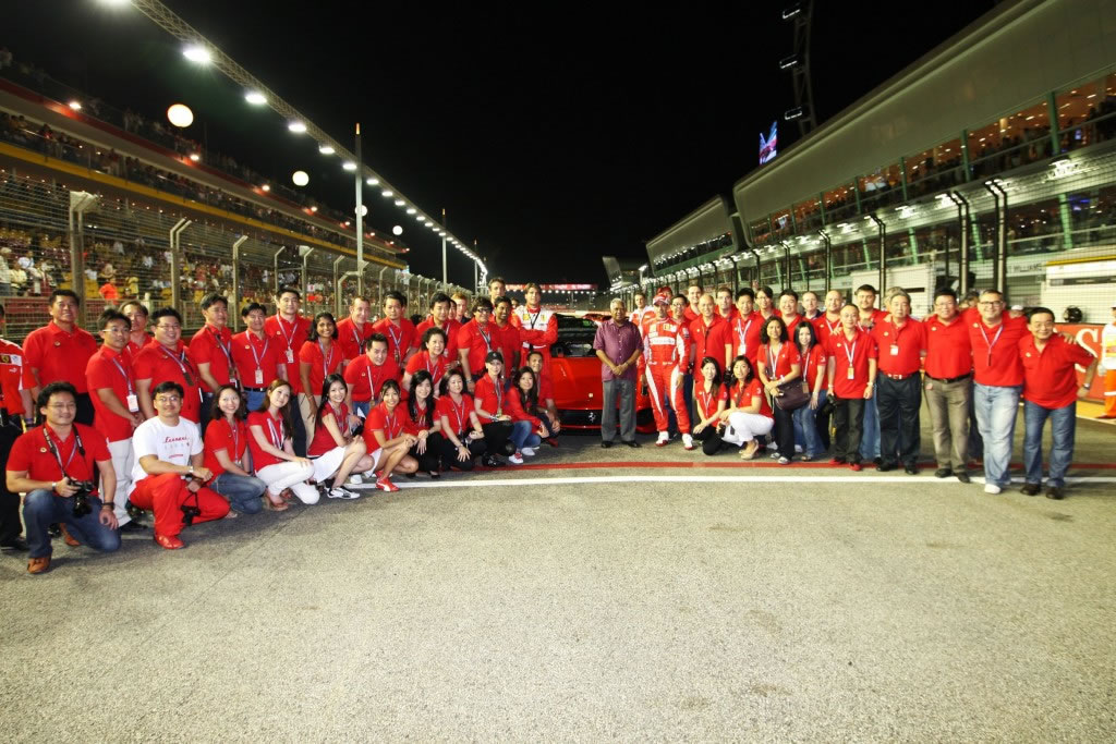 Ferrari owners at 2010 Formula 1 Singtel Singapore GP - Sgcarmart