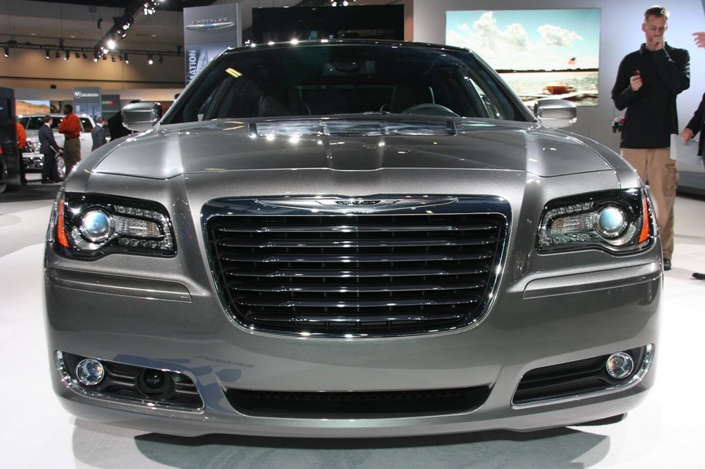 Chrysler 300S 426 Hemi V8 Concept powers into the Los Angeles Motor ...
