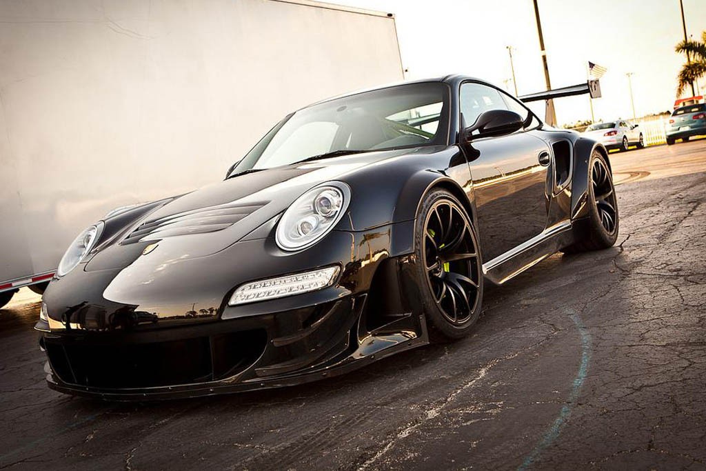 Champion Motorsport reworks the 911 into street-legal machine - Sgcarmart