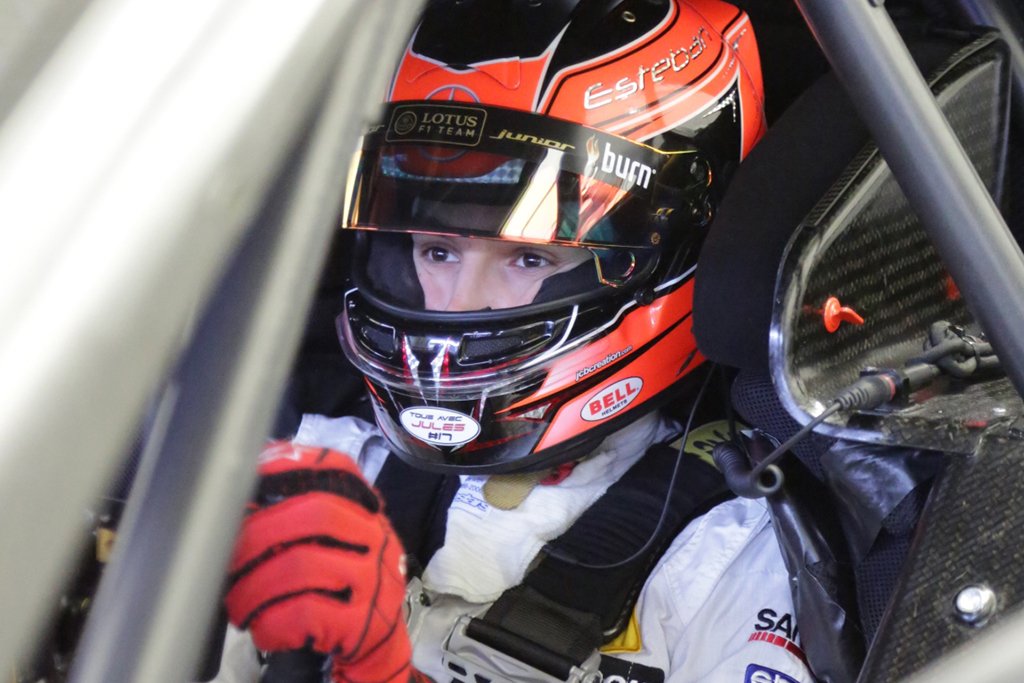 Mercedes-Benz rewards five young drivers for their achievements - Sgcarmart
