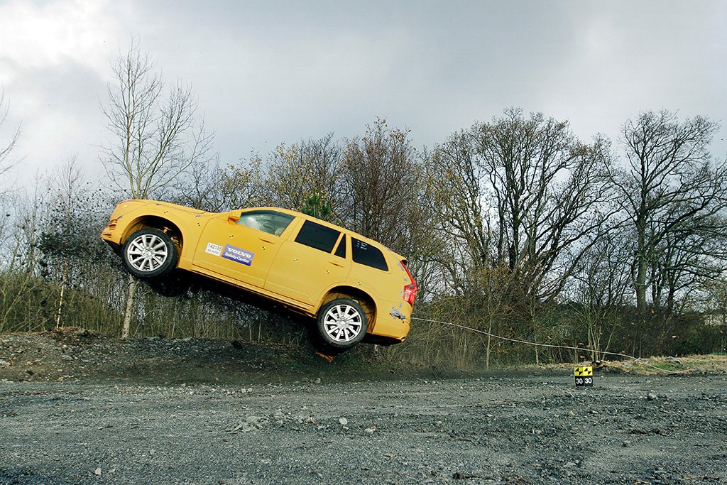 World-first solution to run-off road crashes on new XC90 - Sgcarmart