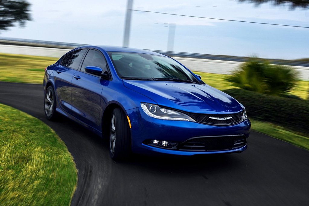 Chrysler 200 mid-size sedan offers premium motoring experience without ...