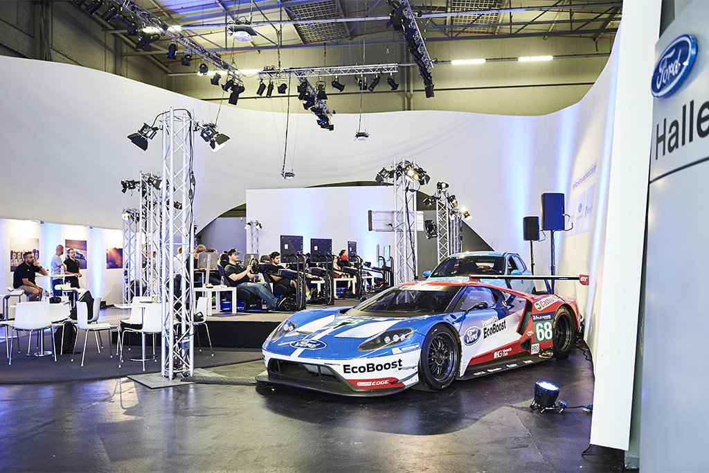 Gamers set Guinness World Record for racing virtual Ford GT for 48 ...