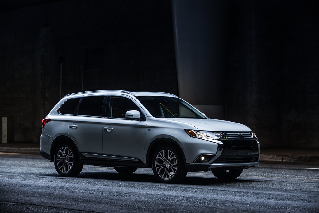 2018 Mitsubishi Outlander awarded IIHS Top Safety Pick safety rating ...