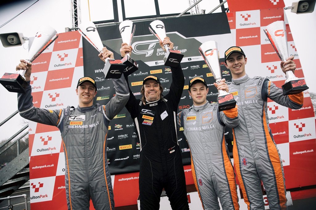 McLaren scores one-two finish at British GT opener - Sgcarmart