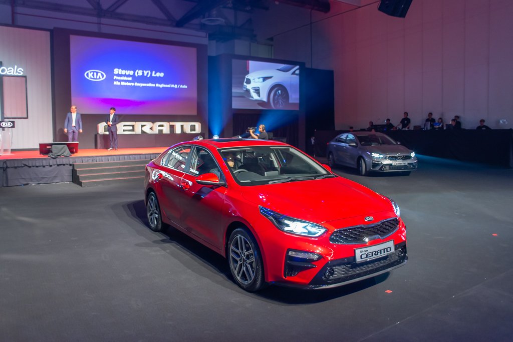 Kia organises the largest car collection for the new Cerato - Sgcarmart