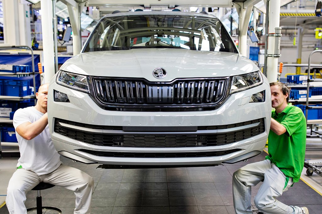 Skoda reaches a new manufacturing milestone with 250,000th Kodiaq ...