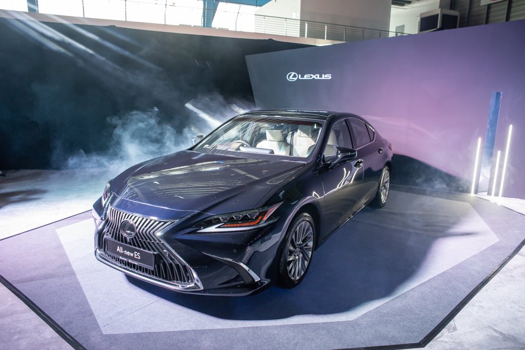 Lexus unveils all new ES luxury mid-size sedan in Singapore