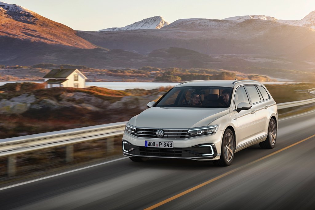 Volkswagen updates the Passat range - Sgcarmart
