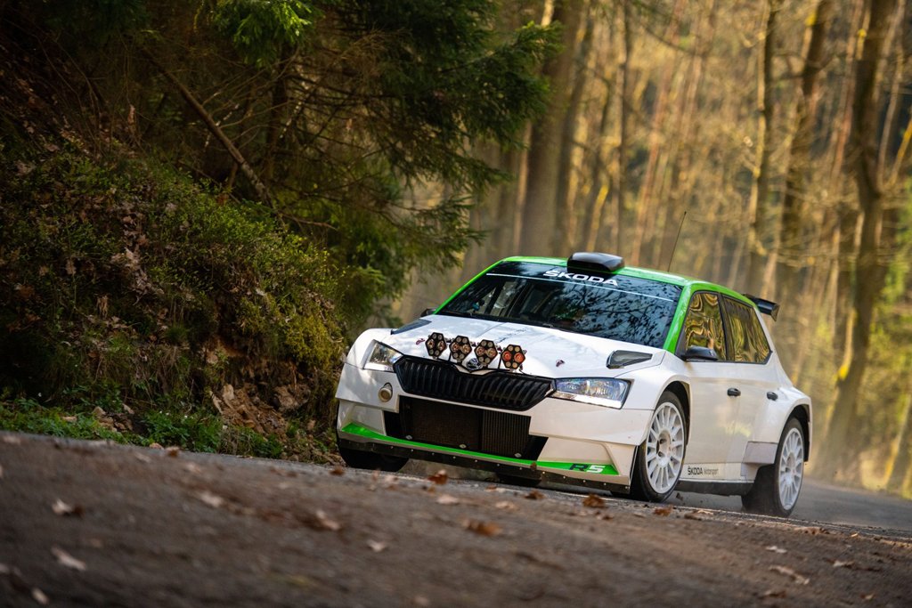 Competitive debut of the updated Skoda Fabia R5 - Sgcarmart