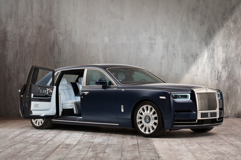 Rolls-Royce builds customised Rose Phantom