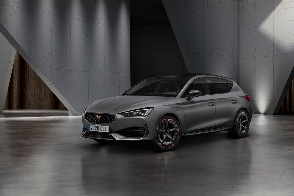 The first Leon to carry the Cupra badge has been launched