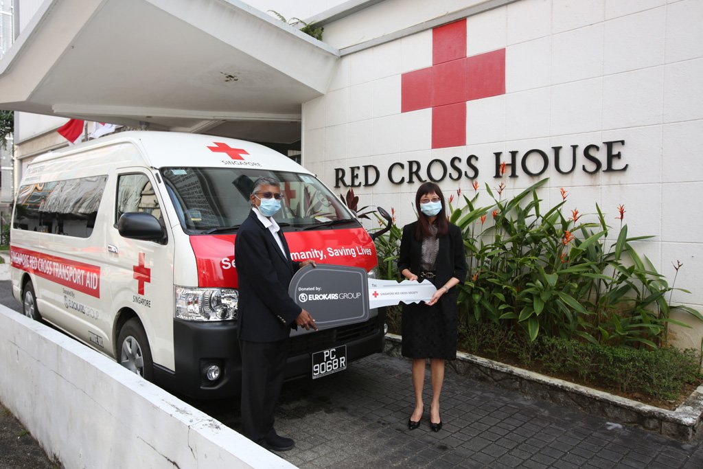 Eurokars Group donates a transporter to the Singapore Red Cross - Sgcarmart
