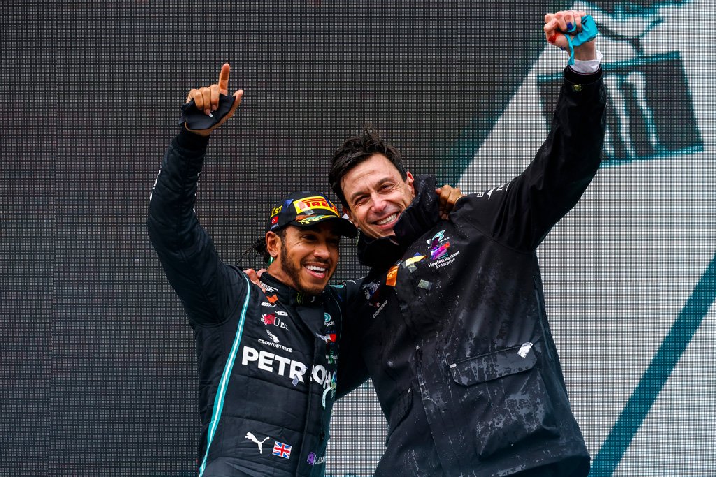 Lewis Hamilton agrees to a new Mercedes contract for 2021 - Sgcarmart