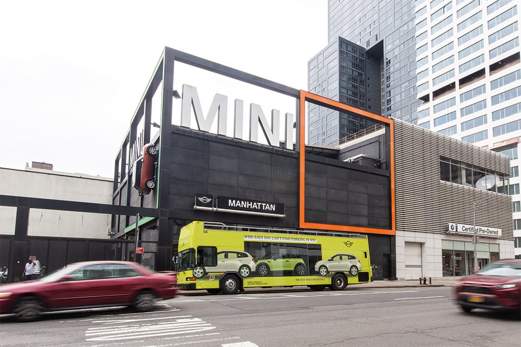MINI U.S.A showcases 2022 models with AR Experience and 'Looking Glass ...