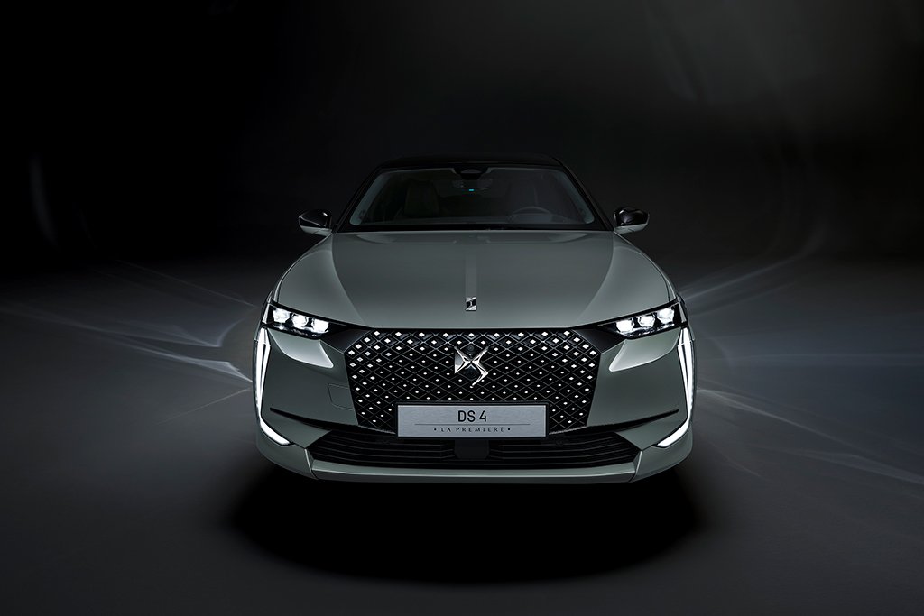 DS announces the La Premiere variant of the DS 4