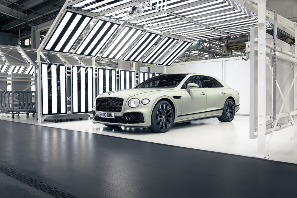 Bentley revives classic paint options in celebration of the 70th ...