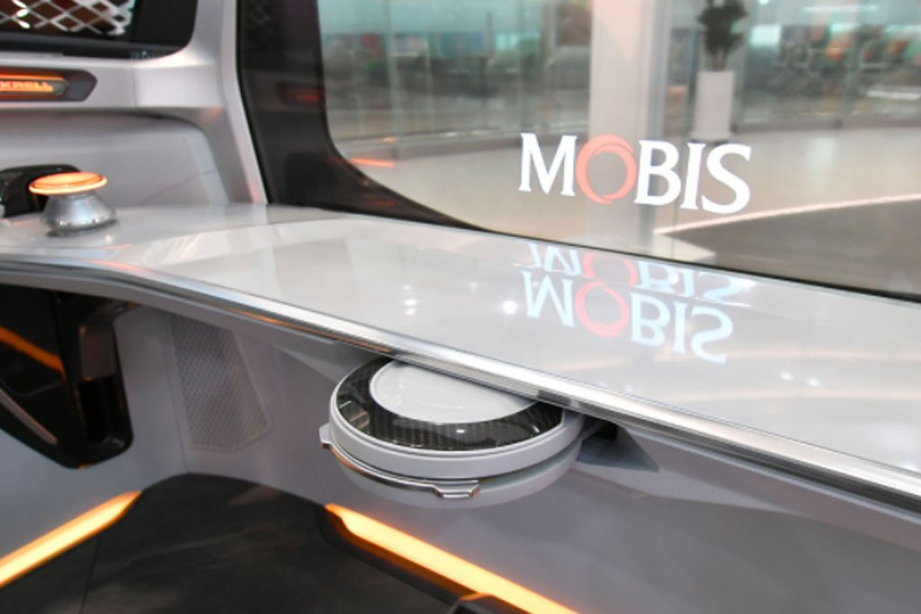 Hyundai Mobis develops foldable steering wheel