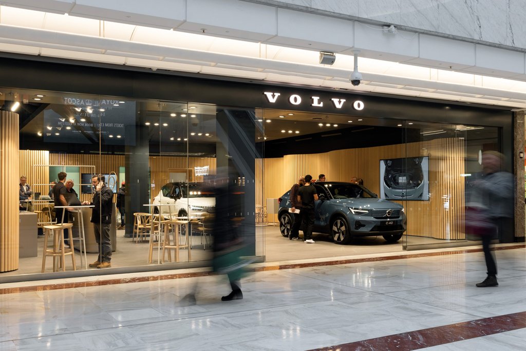 Volvo opens new Volvo Studio in U.K.
