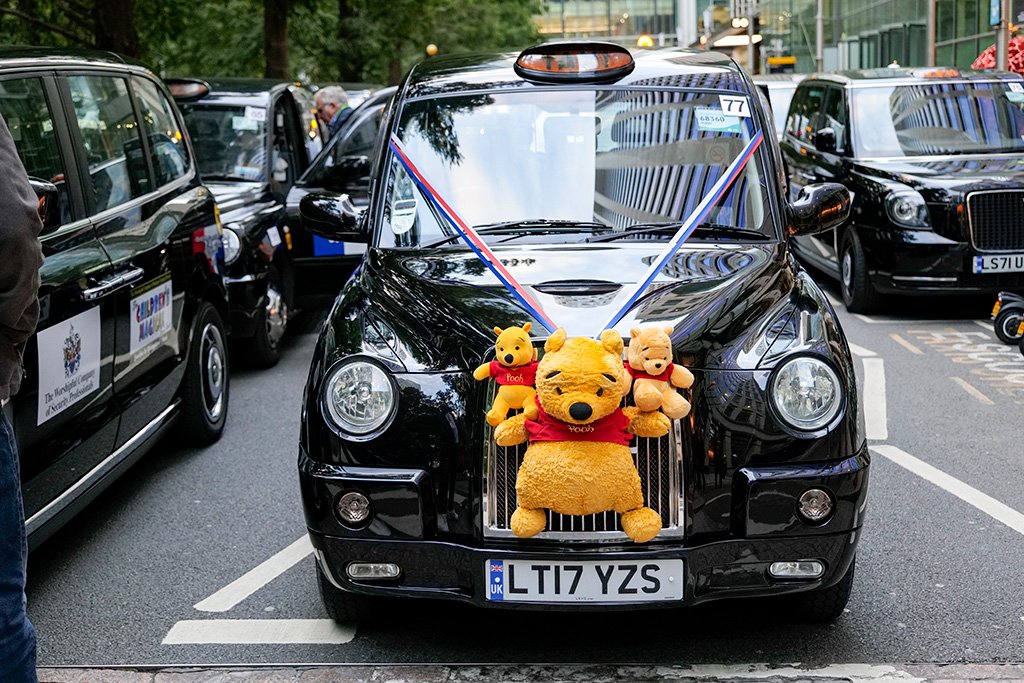 Magical Taxi Tour takes 100 children to Disneyland Paris - Sgcarmart