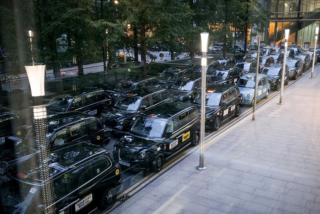 Magical Taxi Tour takes 100 children to Disneyland Paris