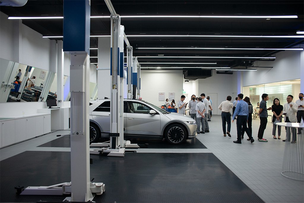 Dedicated Hyundai EV Service Centre unveiled as Hyundai, Komoco Motors ...