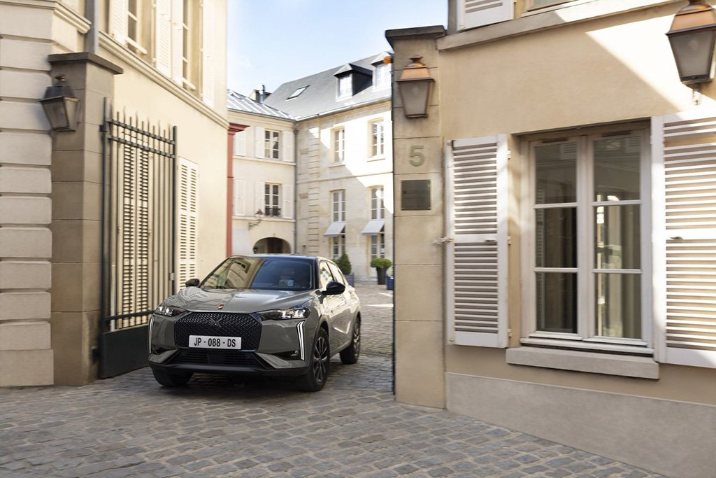 Introducing the elegant, new DS 3 - Sgcarmart