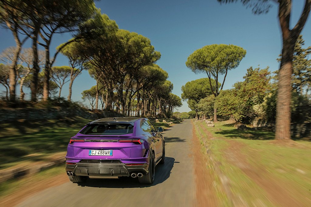 All roads lead to Rome with the Lamborghini Urus Performante