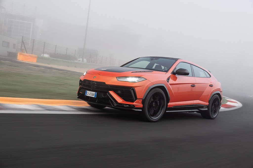 All roads lead to Rome with the Lamborghini Urus Performante