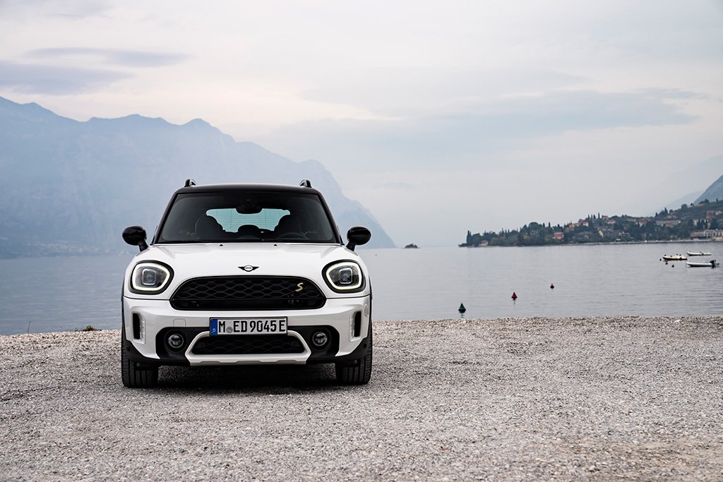MINI launches Nanuq White colour for the Cooper SE Countryman Untamed ...