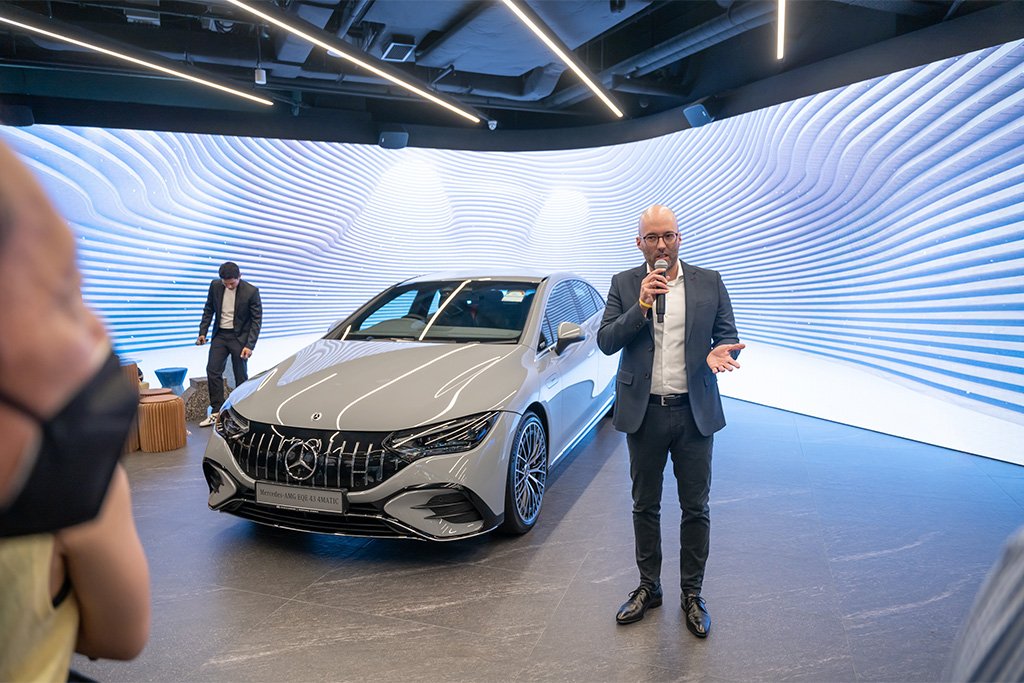 Merc launches two variants of the all-electric EQE sedan in Singapore ...