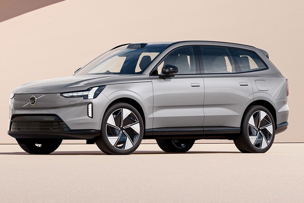 Volvo opens doors to new tech hub in Stockholm - Sgcarmart