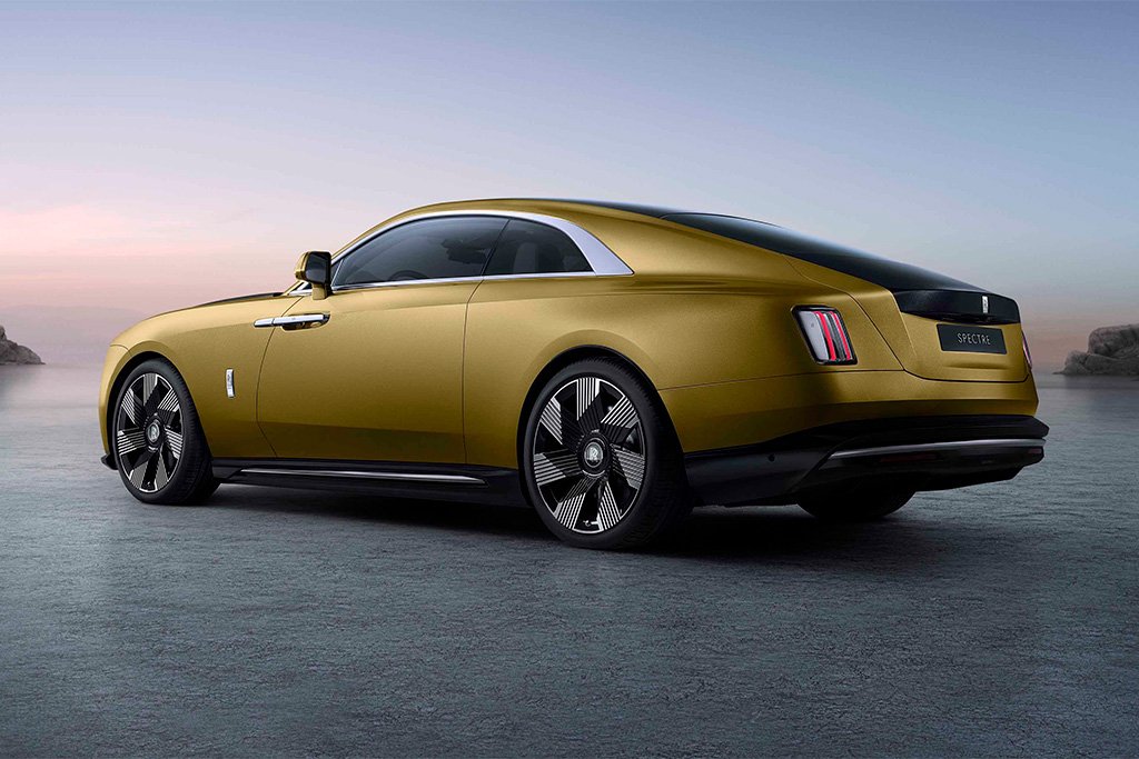 Rolls-Royce eclipses 6,000 units delivered in record 12-month period ...