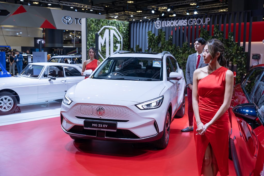 MG launches new MG 4 and facelifted MG ZS at the 2023 Singapore Motor Show